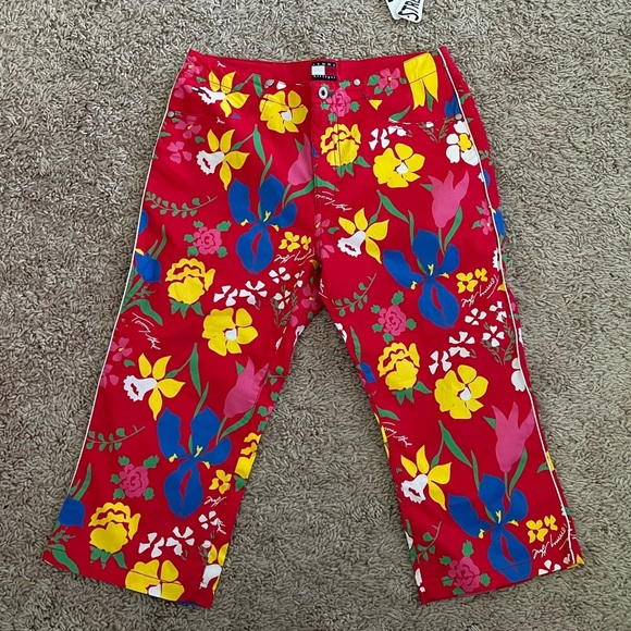 Tommy Hilfiger | Bottoms | New Tommy Hilfiger Red Floral Capris Size 6 ...